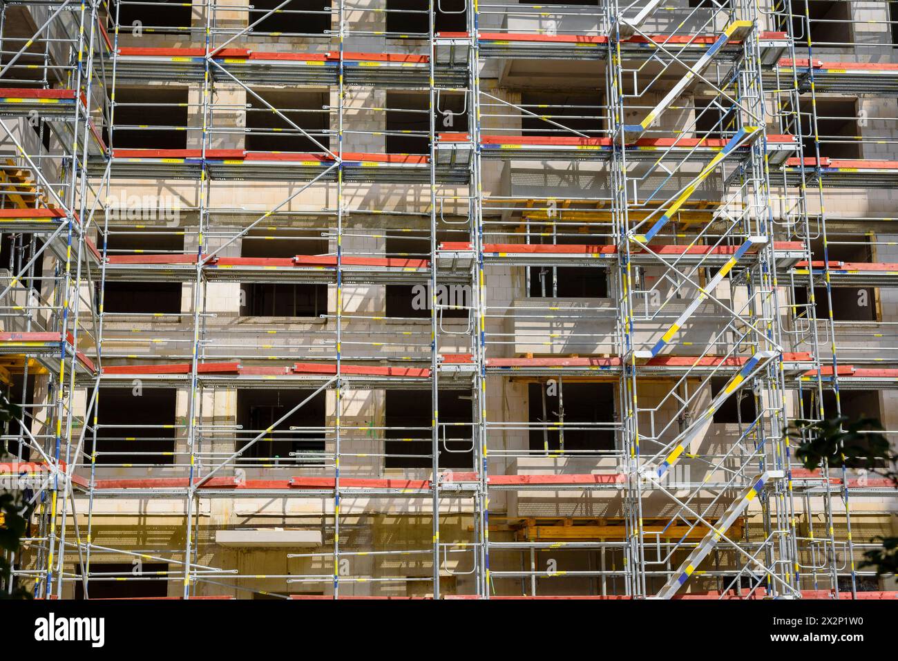 Building shell house scaffolding hi-res stock photography and images ...