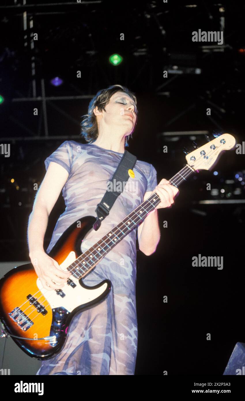 MANIC STREET PREACHERS, NICKY WIRE, HEADLINE READING FESTIVAL, 1997 ...