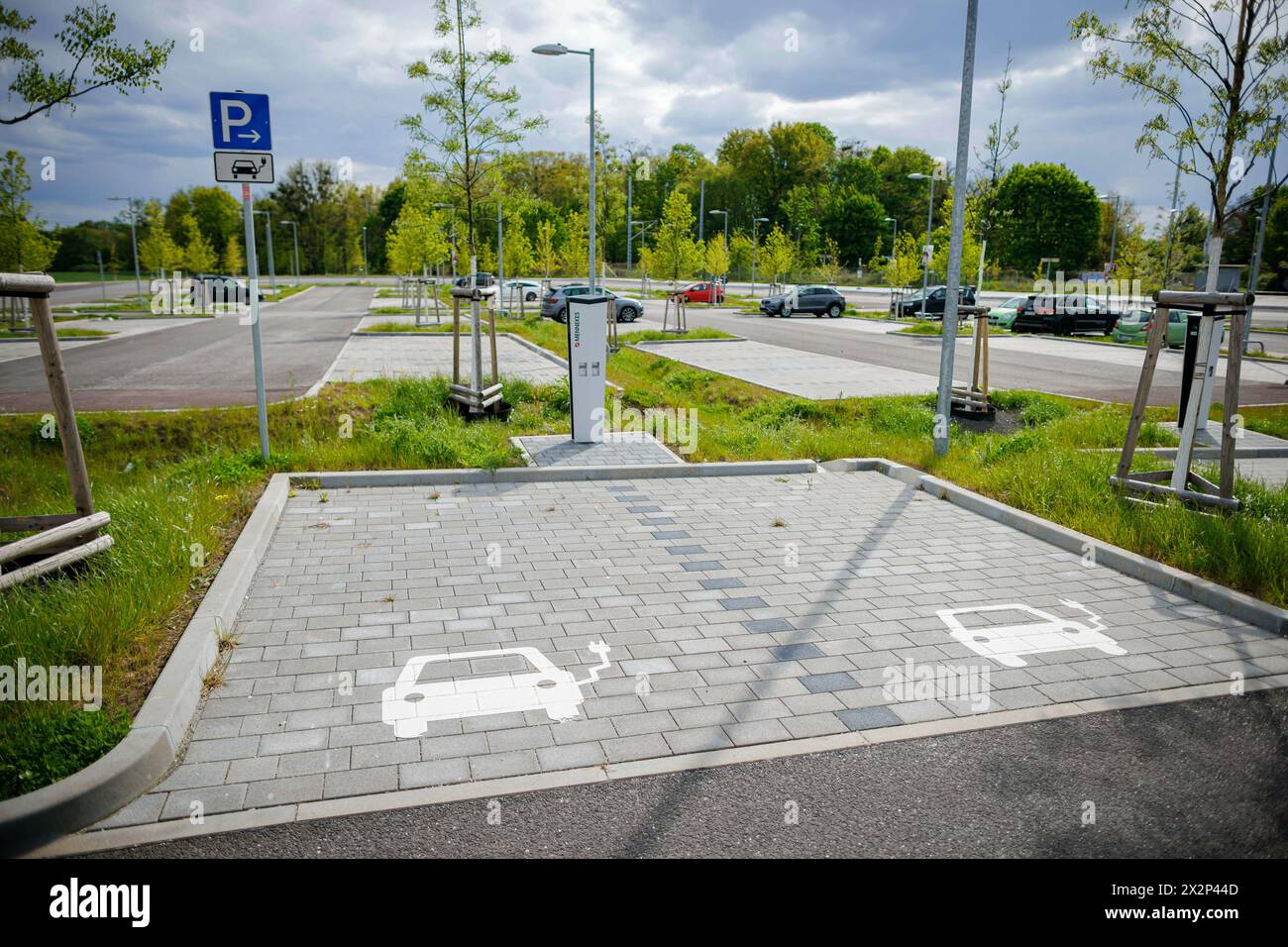 Symbolic photo. Parking spaces and charging stations for electric cars ...