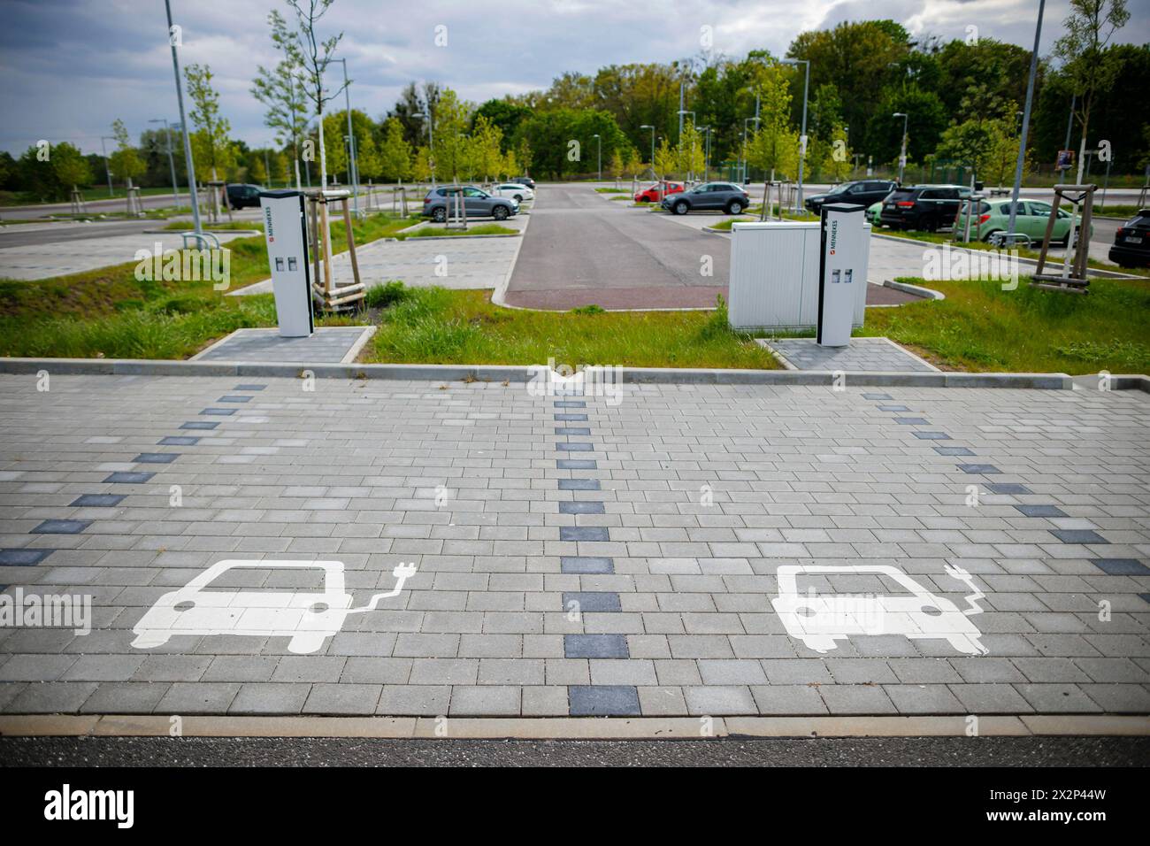 Symbolic photo. Parking spaces and charging stations for electric cars ...