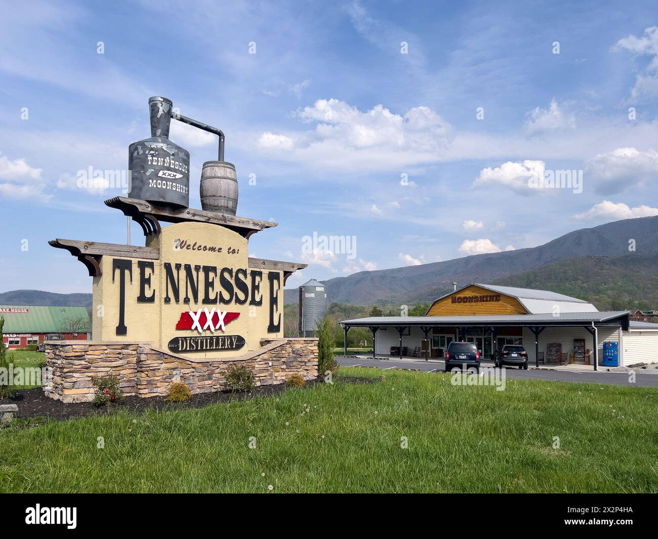 Tennessee Shine Co. is one of the leading moonshine distilleries in the ...