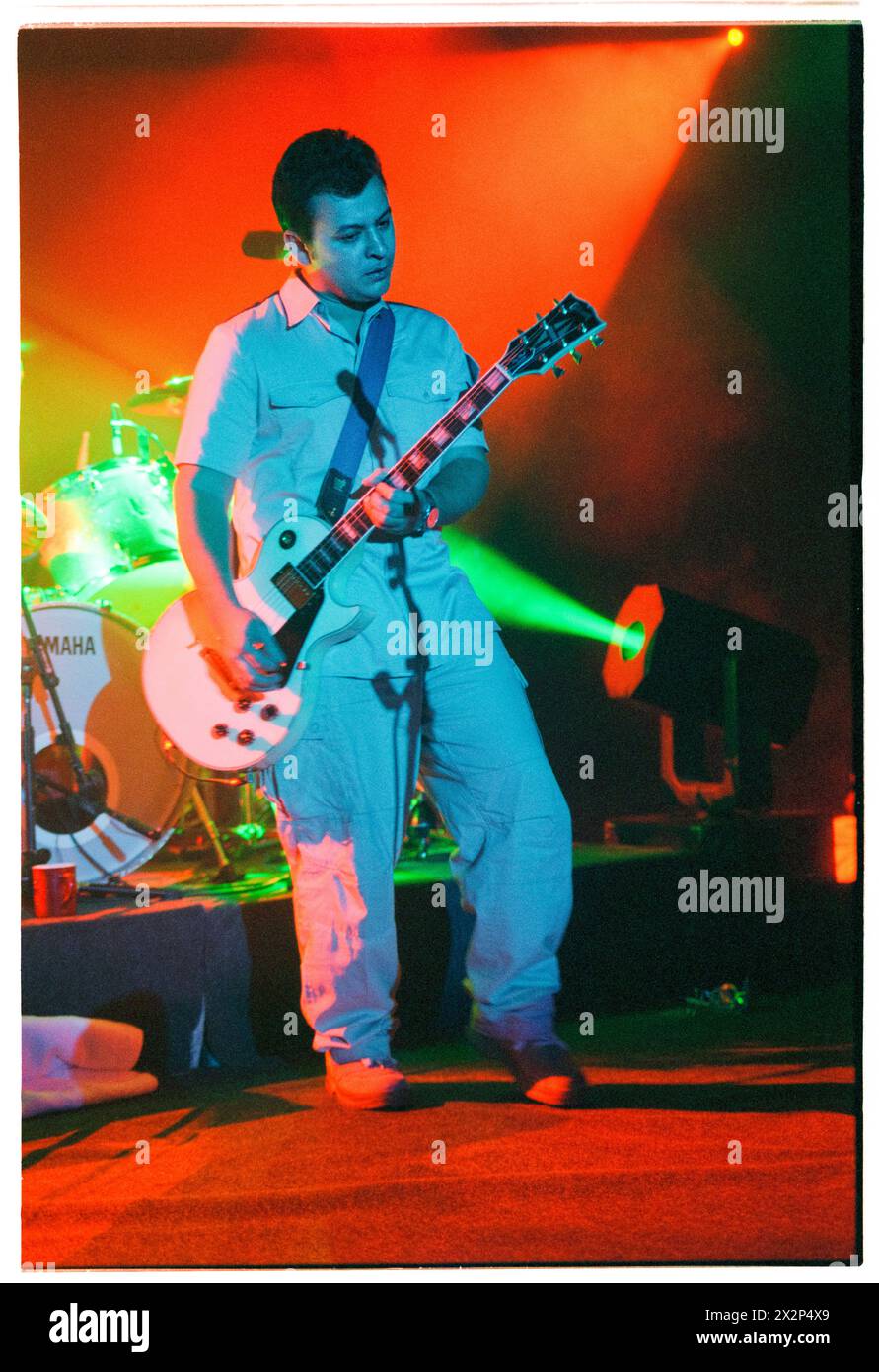 MANIC STREET PREACHERS, JAMES DEAN BRADFIELD, CONCERT, 1998: James Dean ...