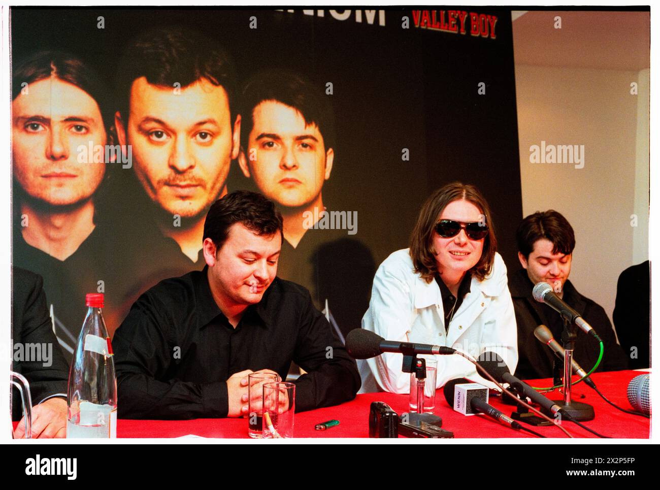 MANIC STREET PREACHERS, PRESS CONFERENCE, 1999: James Dean Bradfield ...