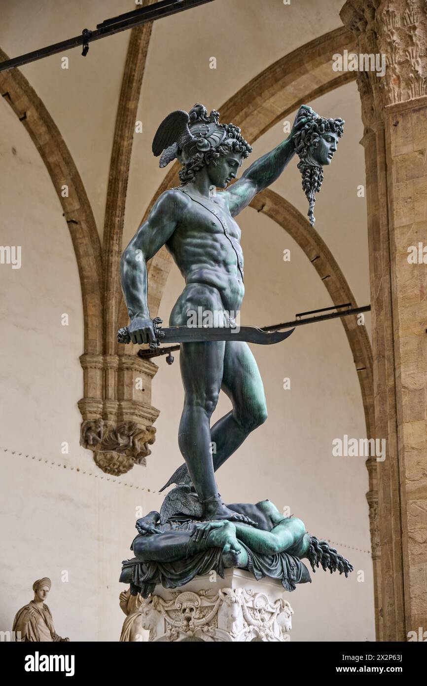 Perseo con testa di medusa hi-res stock photography and images - Alamy