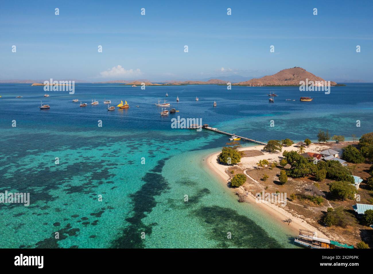 Phinisi by jetty hi-res stock photography and images - Alamy