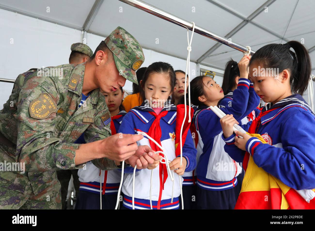 Children on ship tour hi-res stock photography and images - Alamy