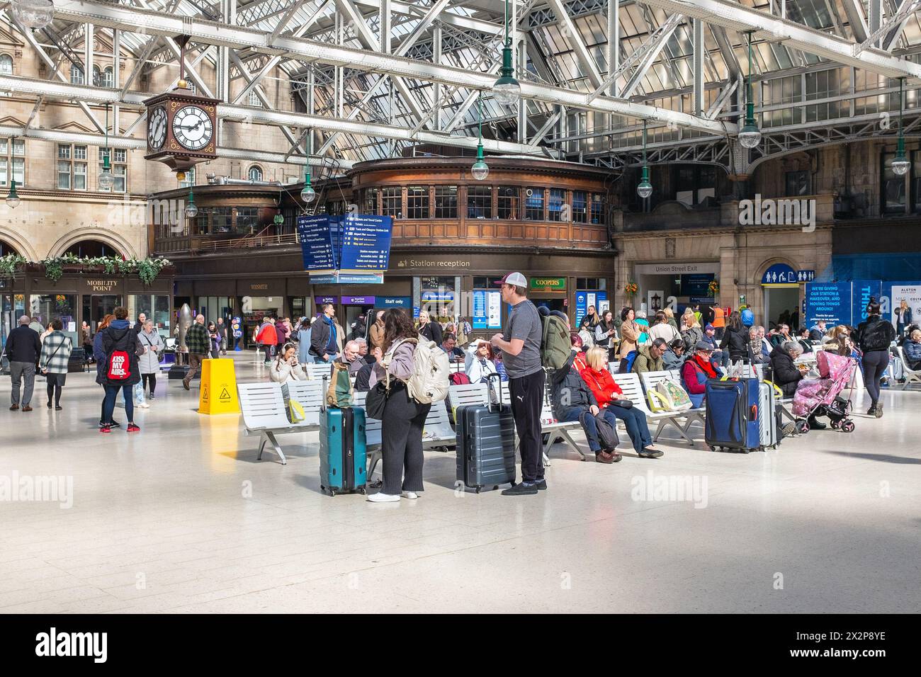 Passengers waiting at Glasgow Central Railway Station, Glasgow ...