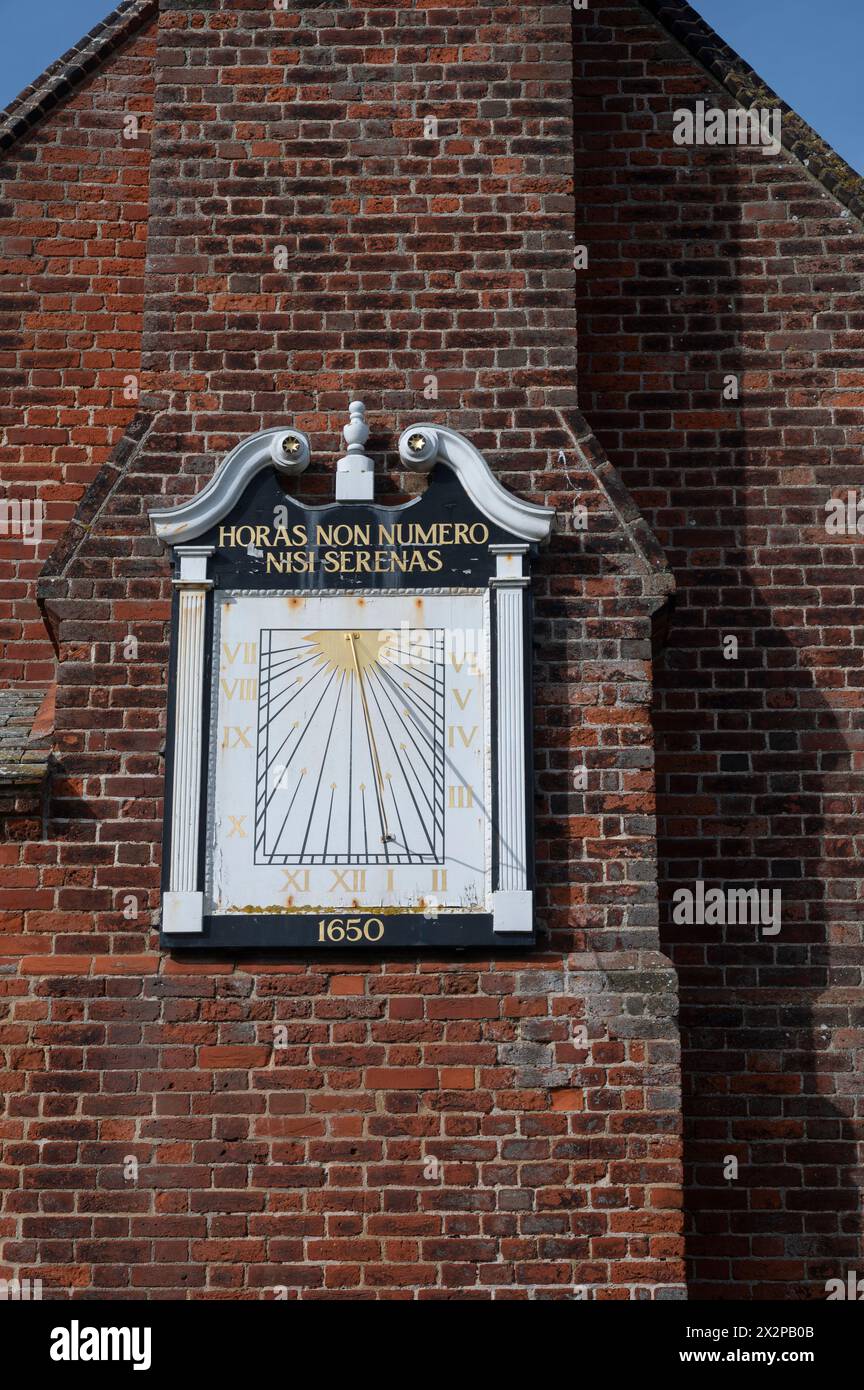Sun dial hi-res stock photography and images - Alamy