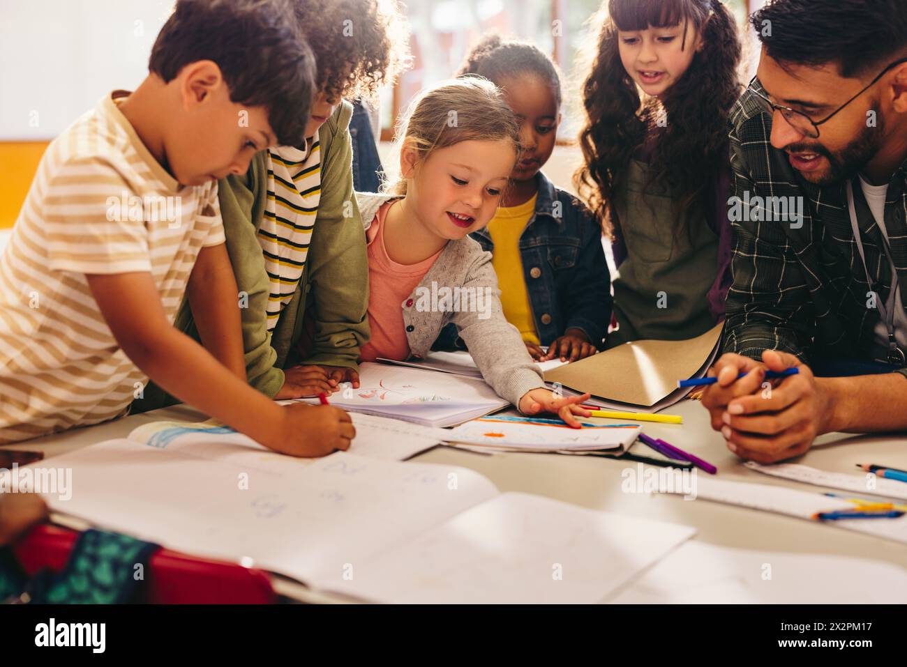 Elementary child school drawing hi-res stock photography and images - Alamy