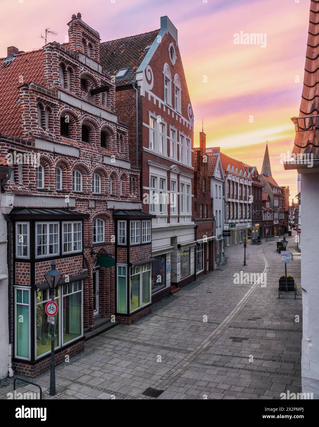 Facades beautiful medieval half hi-res stock photography and images - Alamy