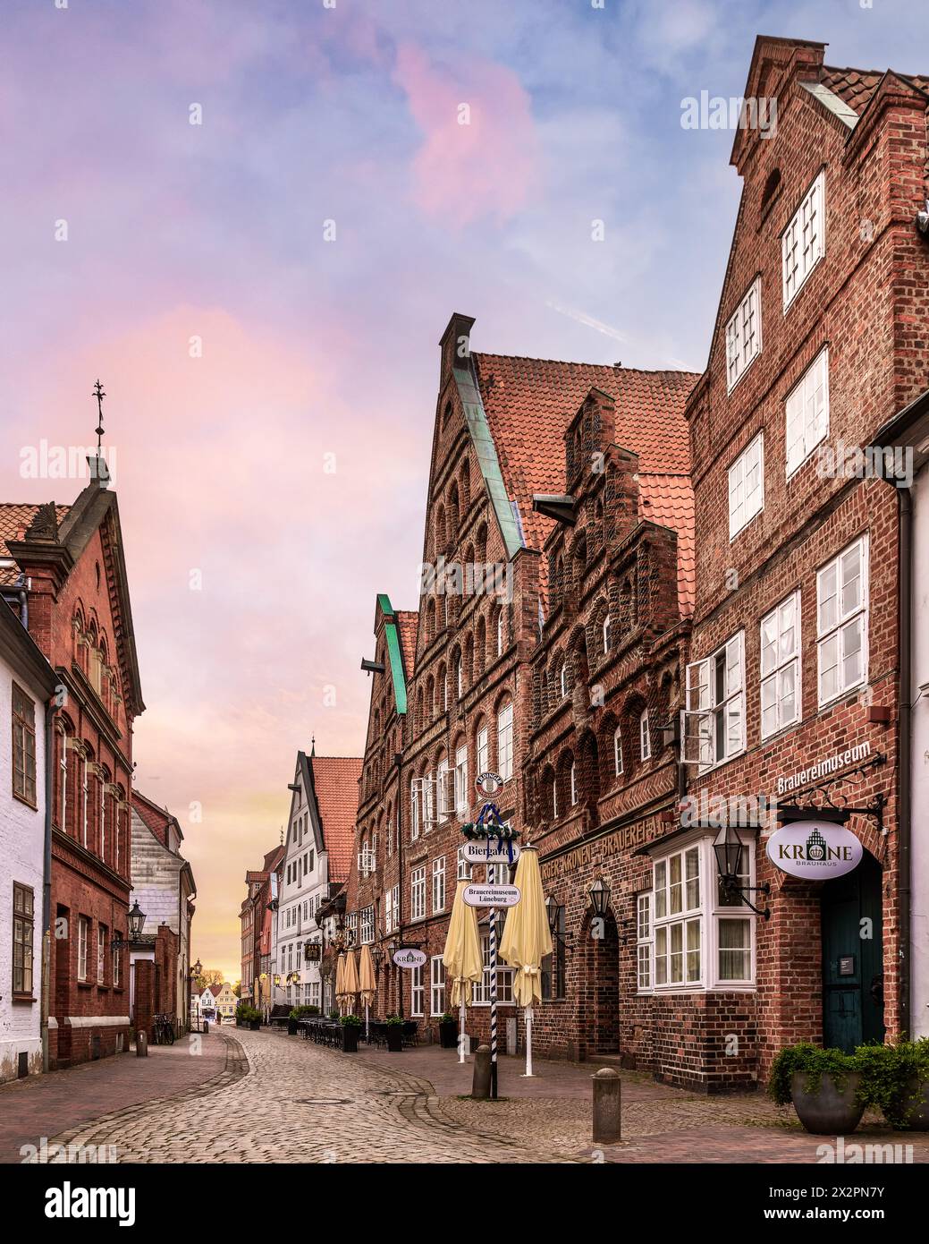 Facades beautiful medieval half hi-res stock photography and images - Alamy