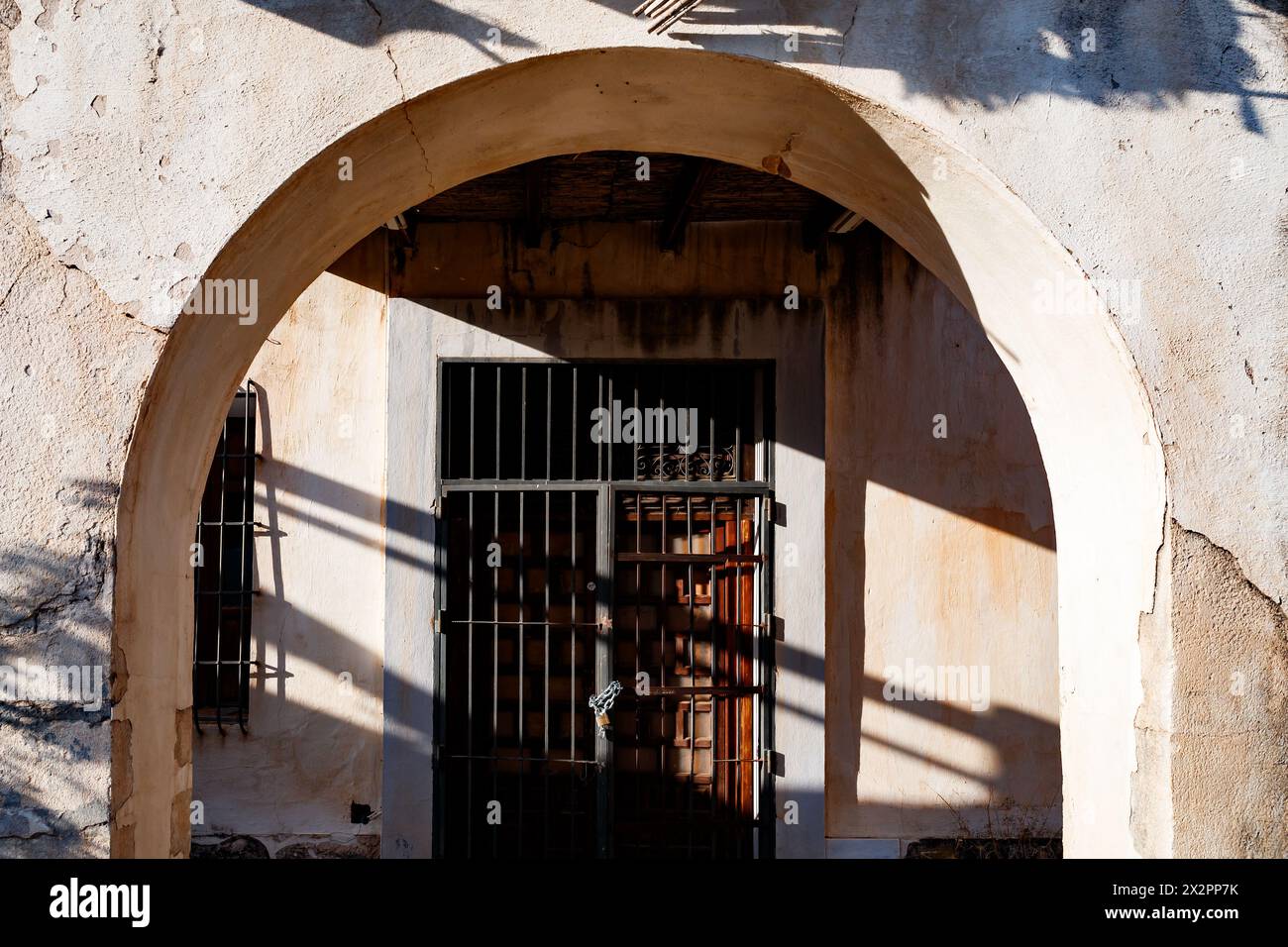 Abandoned mansion gate framed by an archway in Sella Stock Photo - Alamy
