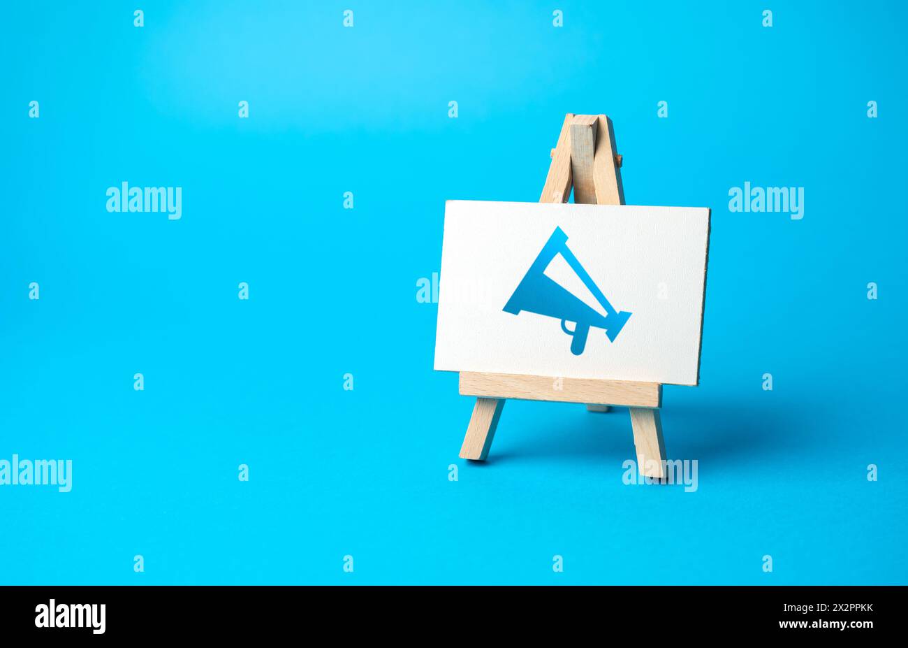 Make an announcement. Notice board. Advertising. Communication and ...