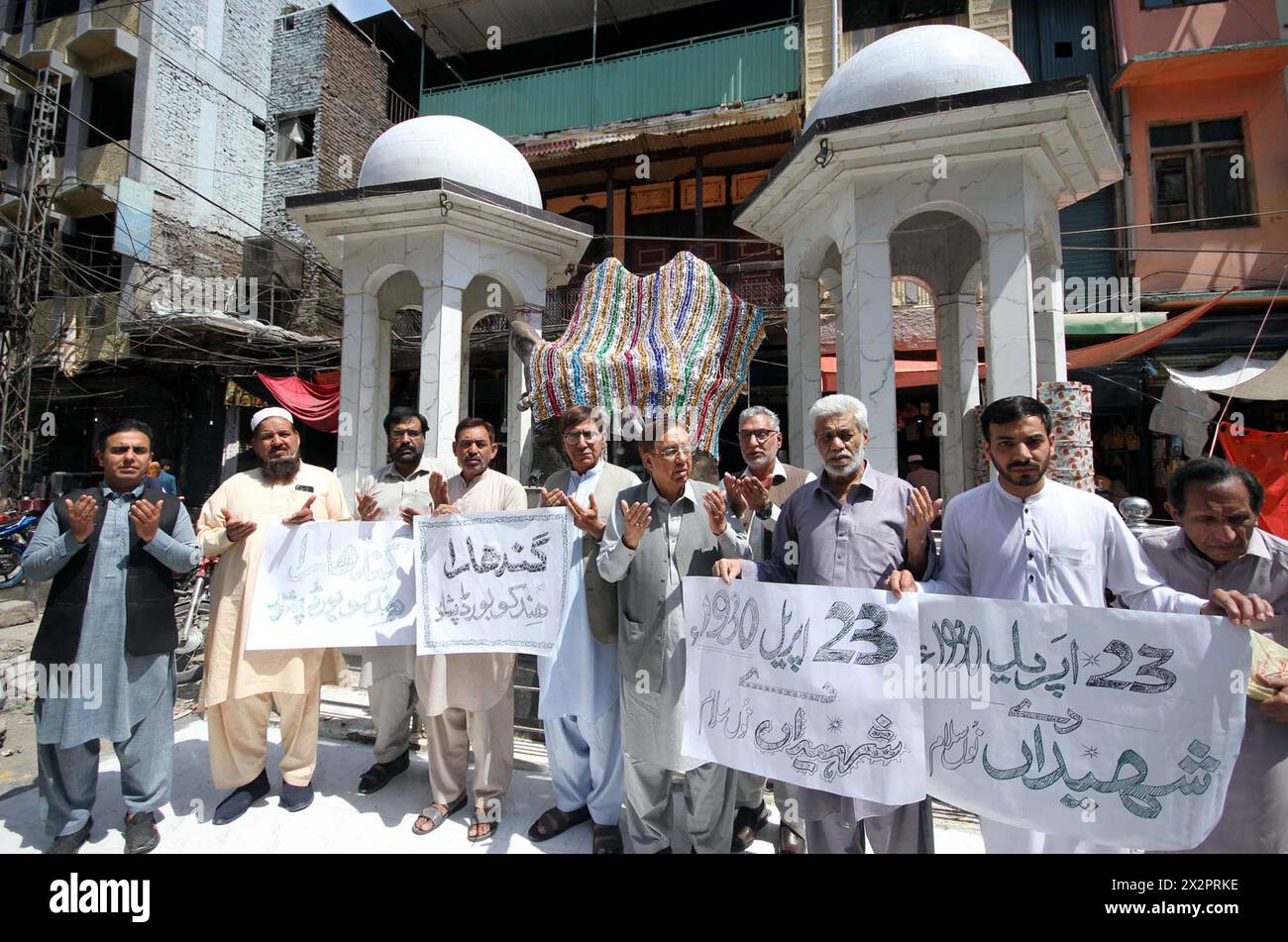 Members of Gandhara Hindko Board participate in rally to pay tribute to ...