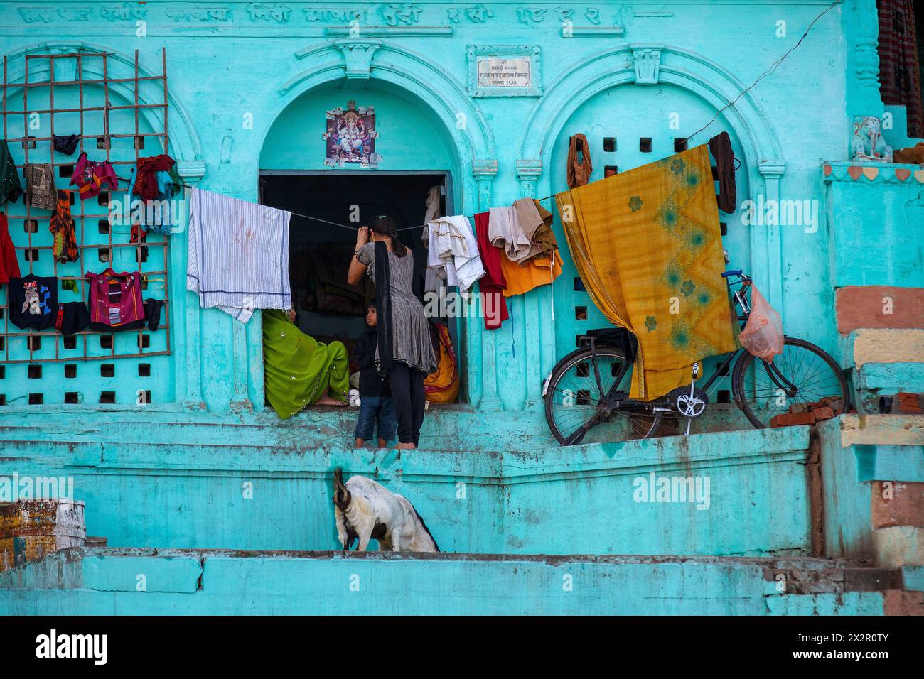 Chipping paint boy hi-res stock photography and images - Alamy