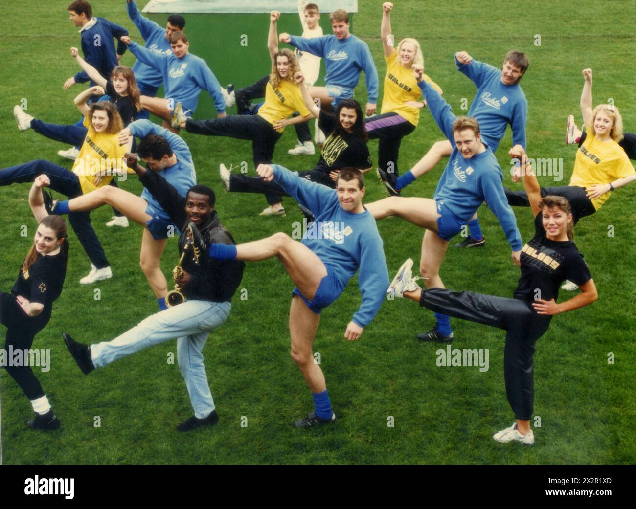 Wolverhampton Wanderers footballers including Steve Bull dancing with ...