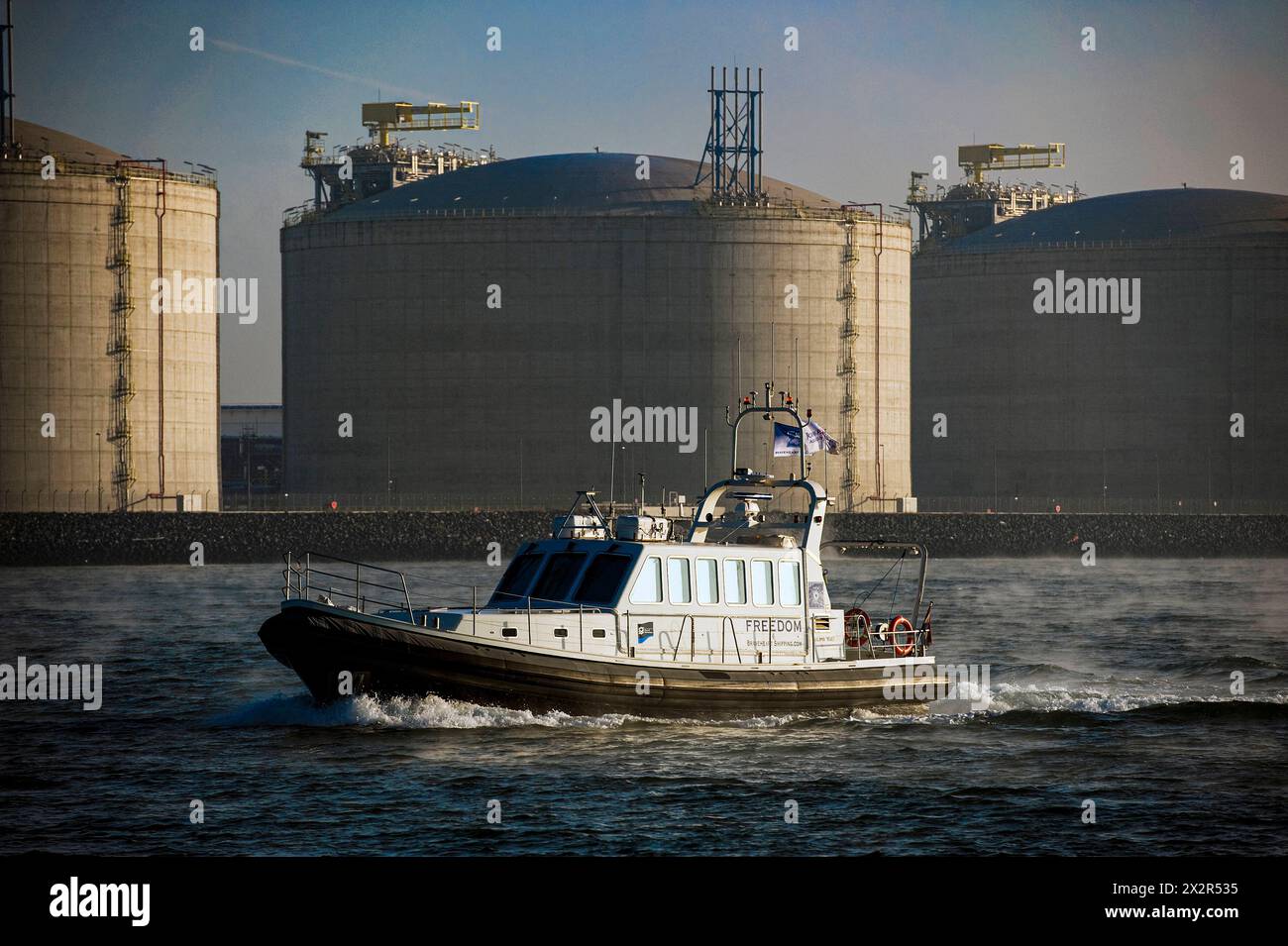 Patrolship at Europoort / Botlek A measurement ship by Braveheart ...