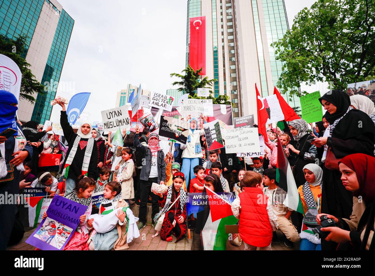 Istanbul, Turkey. 23rd Apr, 2024. Turkish and Arab children hold flags ...