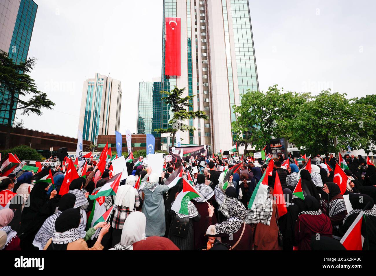 Istanbul, Turkey. 23rd Apr, 2024. Turkish and Arab children hold flags ...