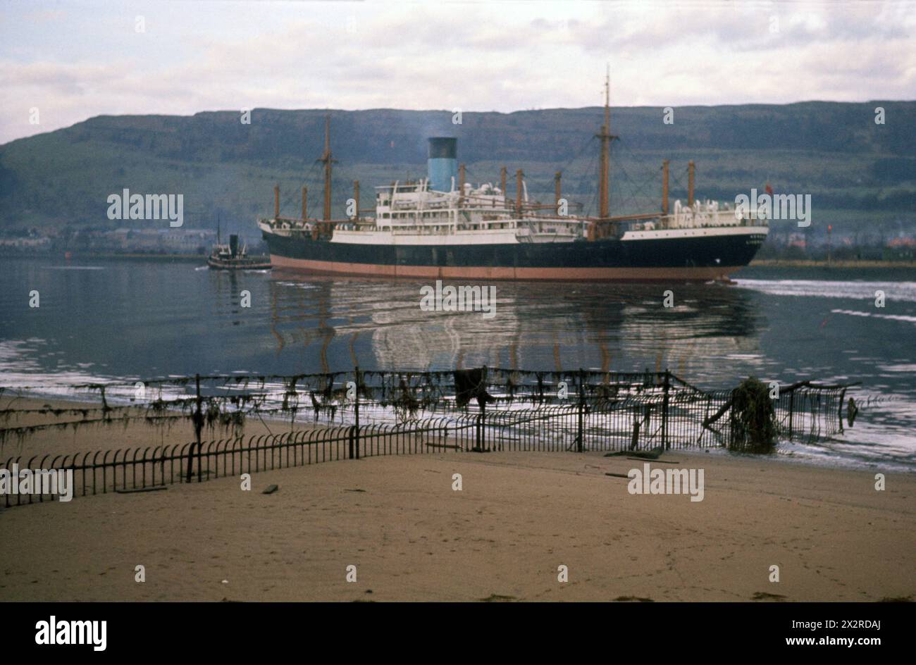 Refrigerated cargo ship hi-res stock photography and images - Alamy