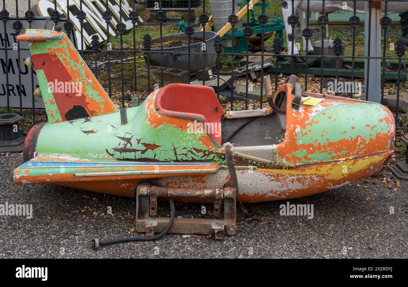 Airplane amusement ride hi-res stock photography and images - Alamy