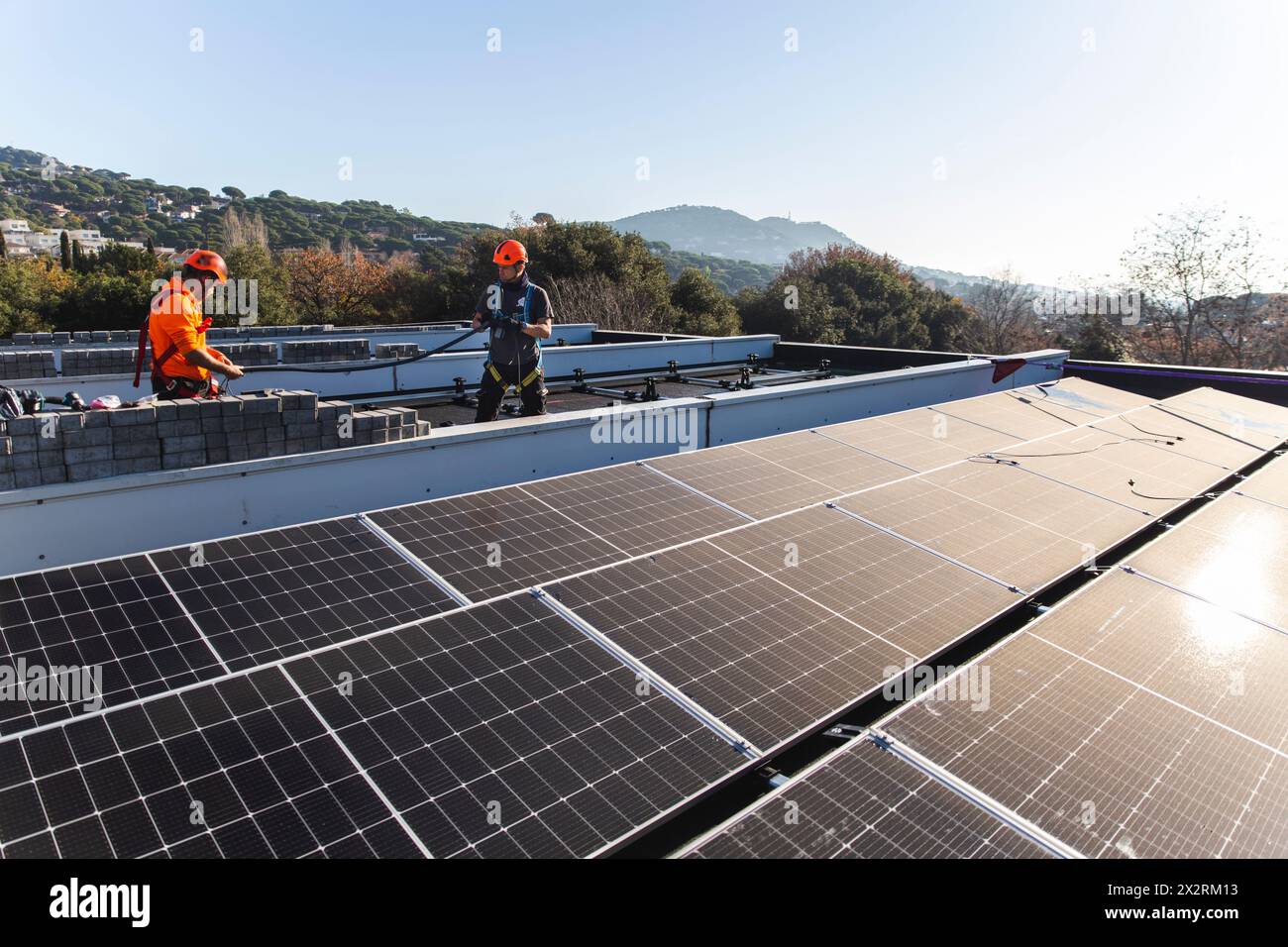 Engineers installing solar panels on rooftop Stock Photo - Alamy