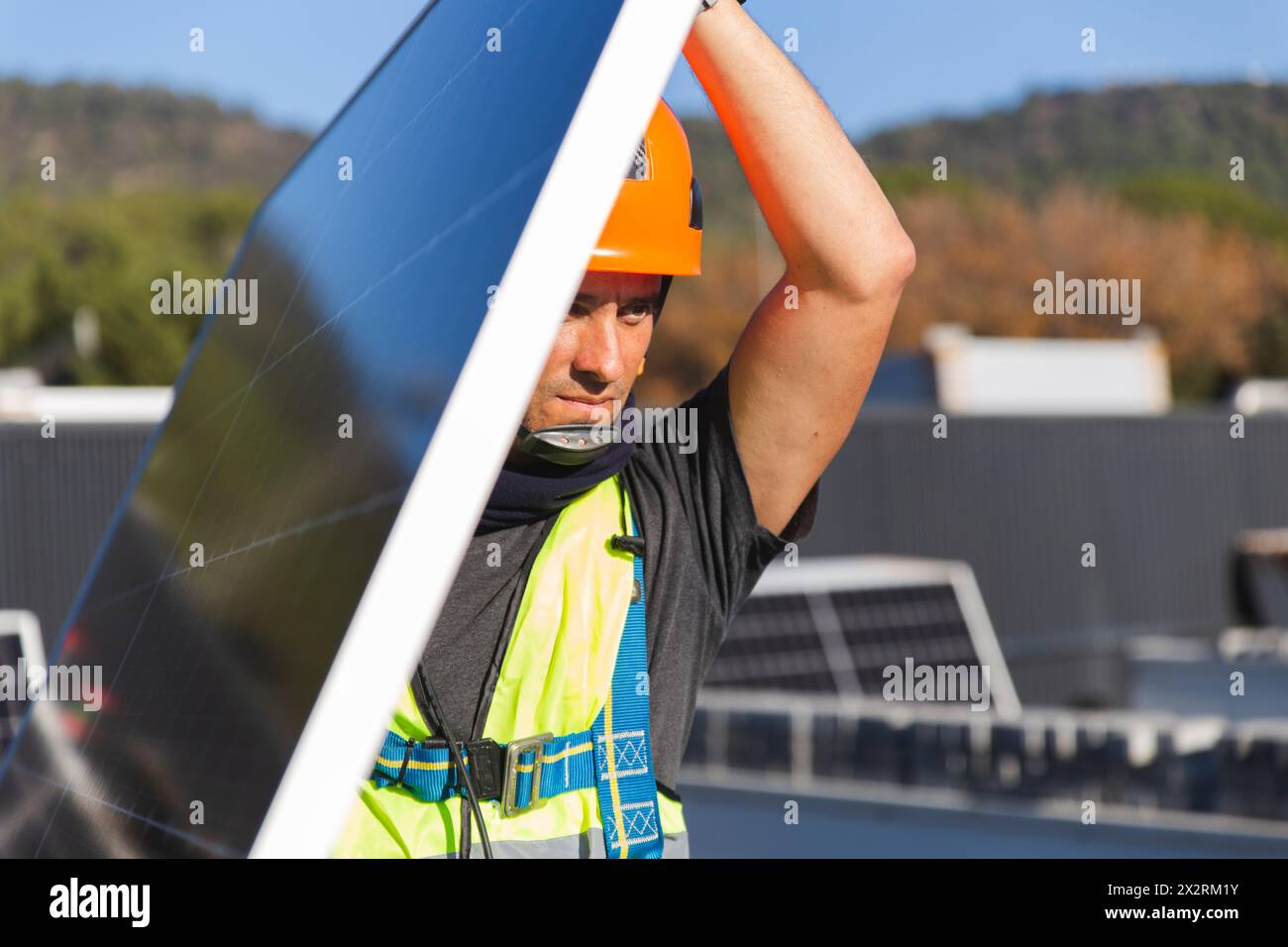 Solar panel worker hi-res stock photography and images - Alamy