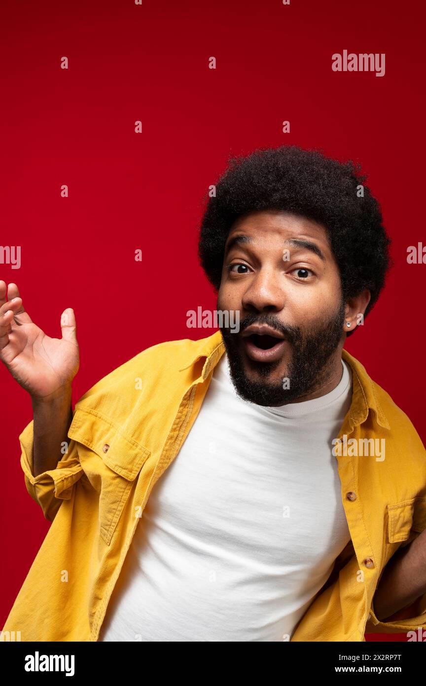 Red shirt yellow shirt hi-res stock photography and images - Alamy