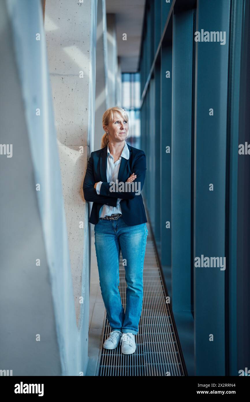 Standing columns hi-res stock photography and images - Alamy