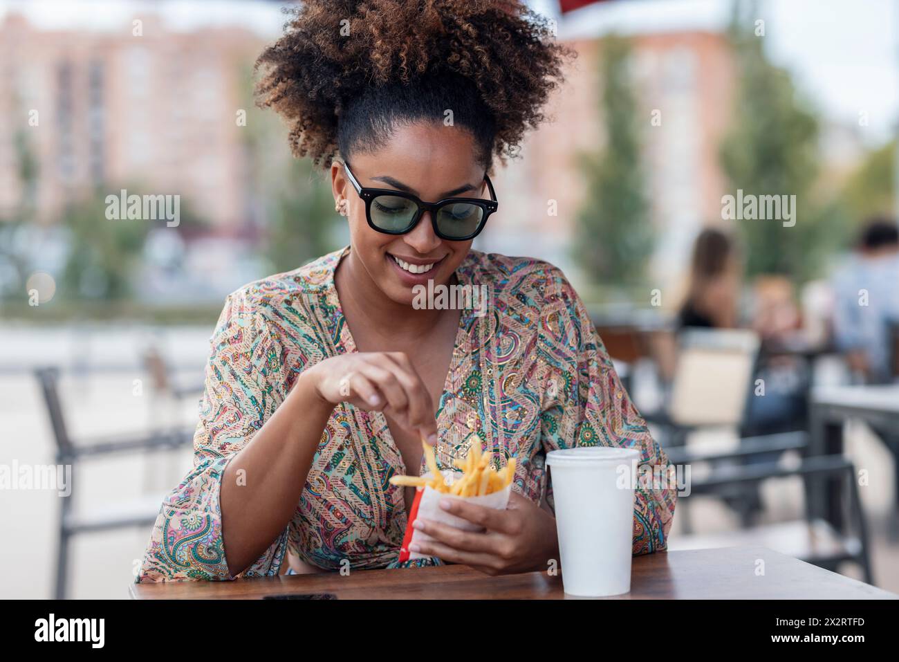French young people eating hi-res stock photography and images - Alamy