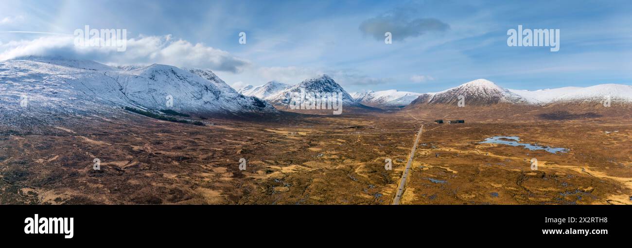 Road crossing rannoch moor hi-res stock photography and images - Alamy