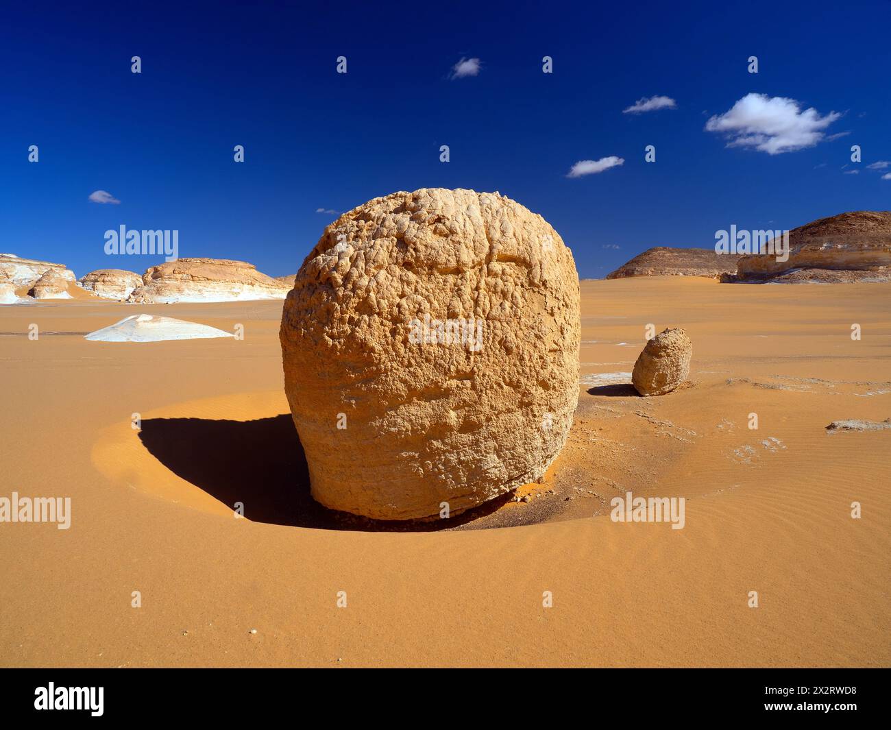 Limestone rock formations in Sahara desert, Egypt Stock Photo - Alamy