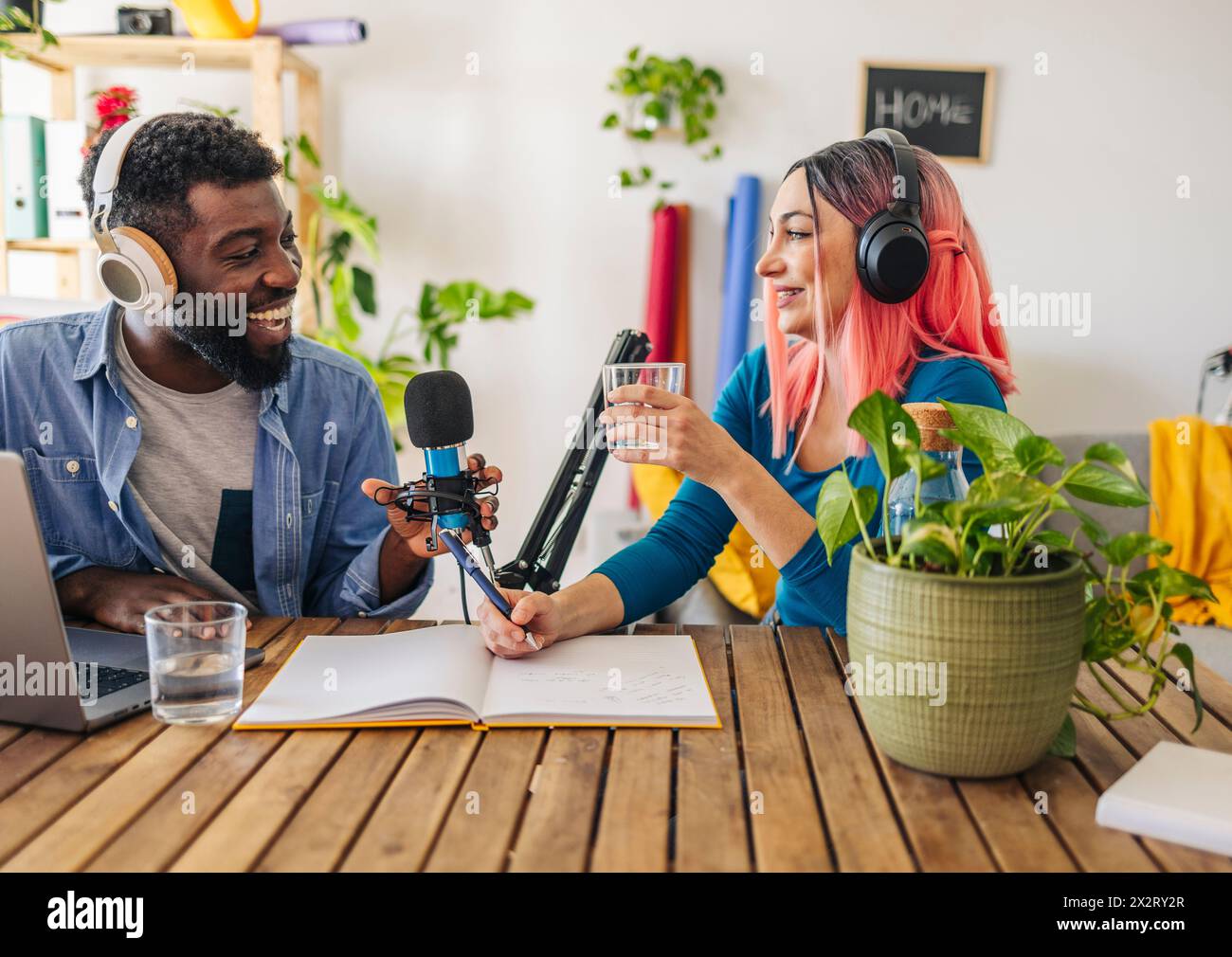 Influencers food hi-res stock photography and images - Alamy