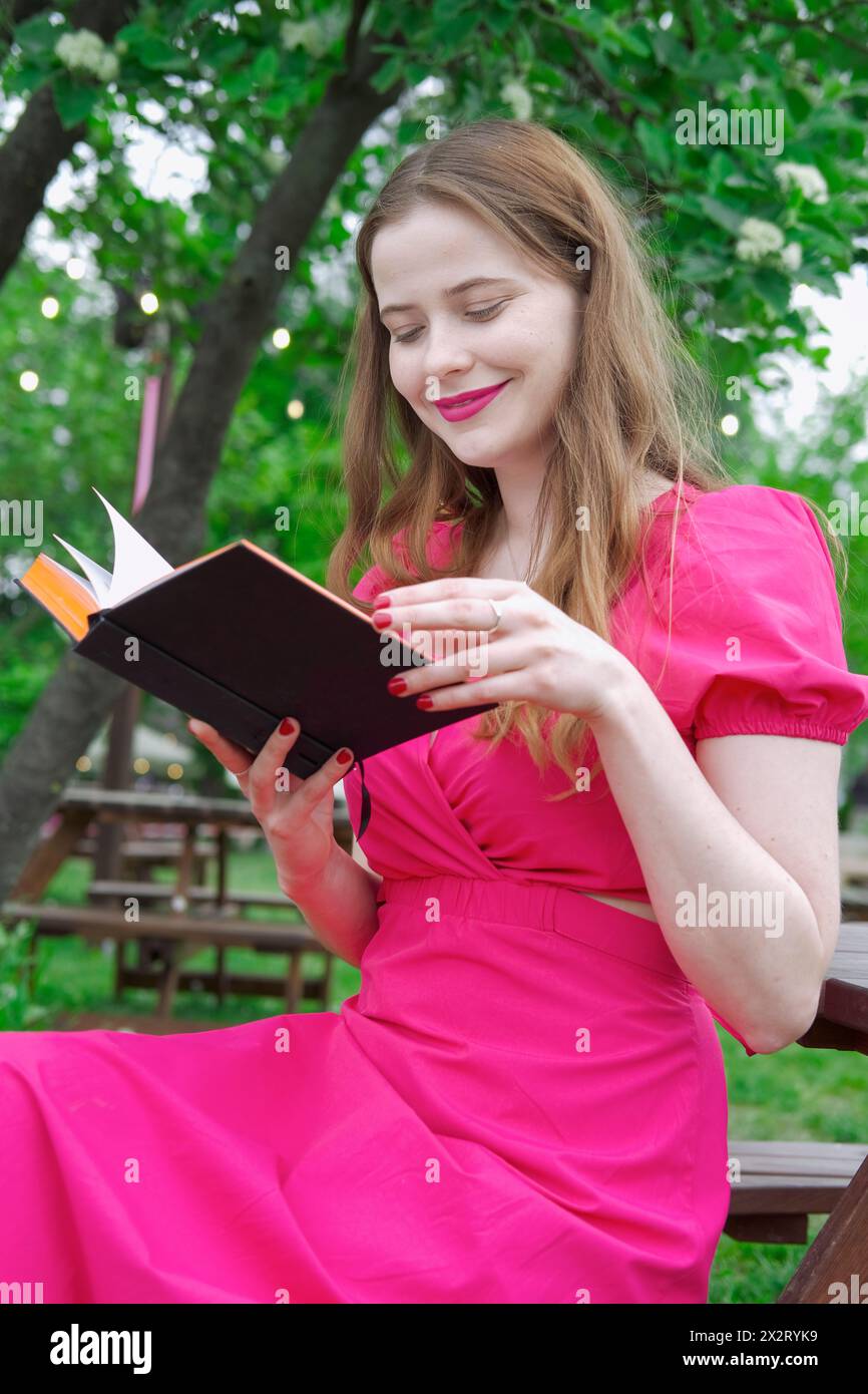 Pink dress hi-res stock photography and images - Alamy