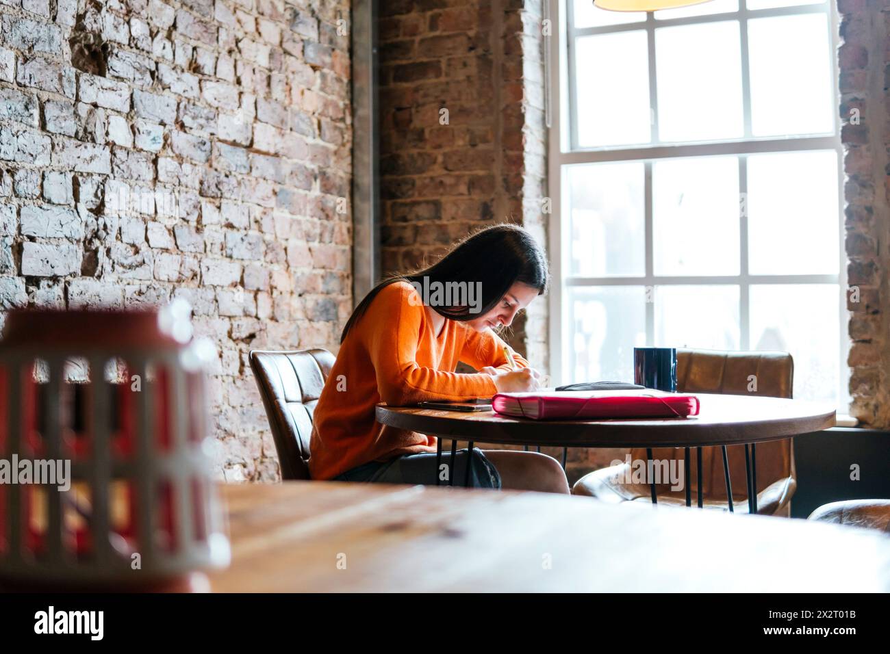 Woman studying café hi-res stock photography and images - Alamy