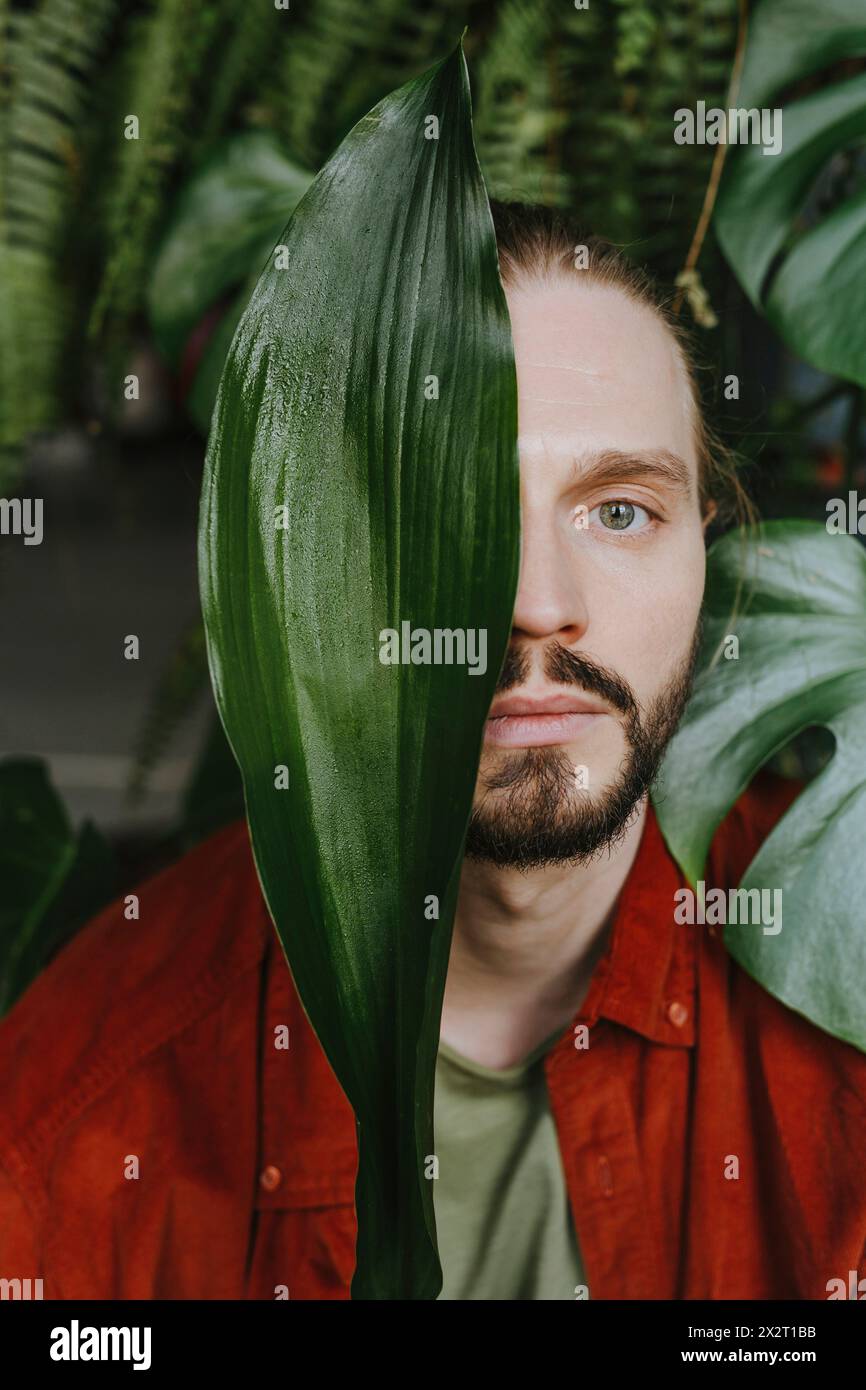 Man leaf hi-res stock photography and images - Alamy