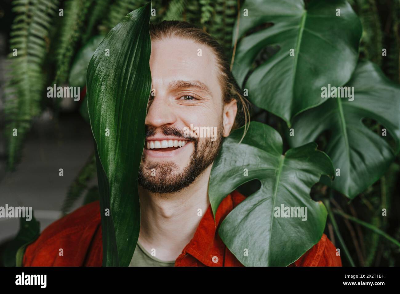 Man leaf hi-res stock photography and images - Alamy