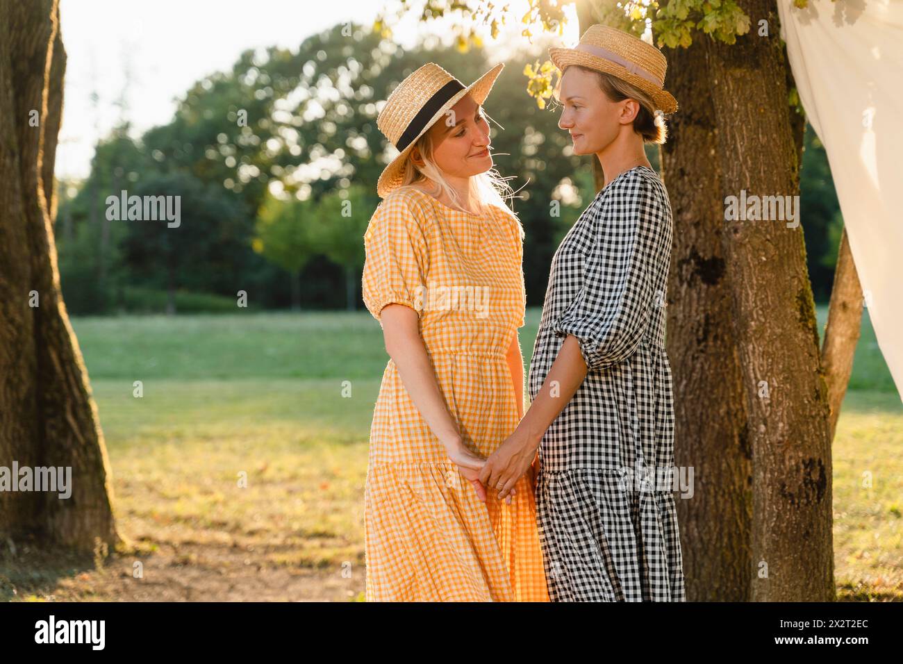 Women wearing hat holding hi-res stock photography and images - Alamy