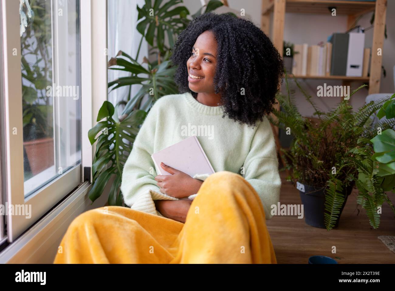 Looking through book hi-res stock photography and images - Alamy