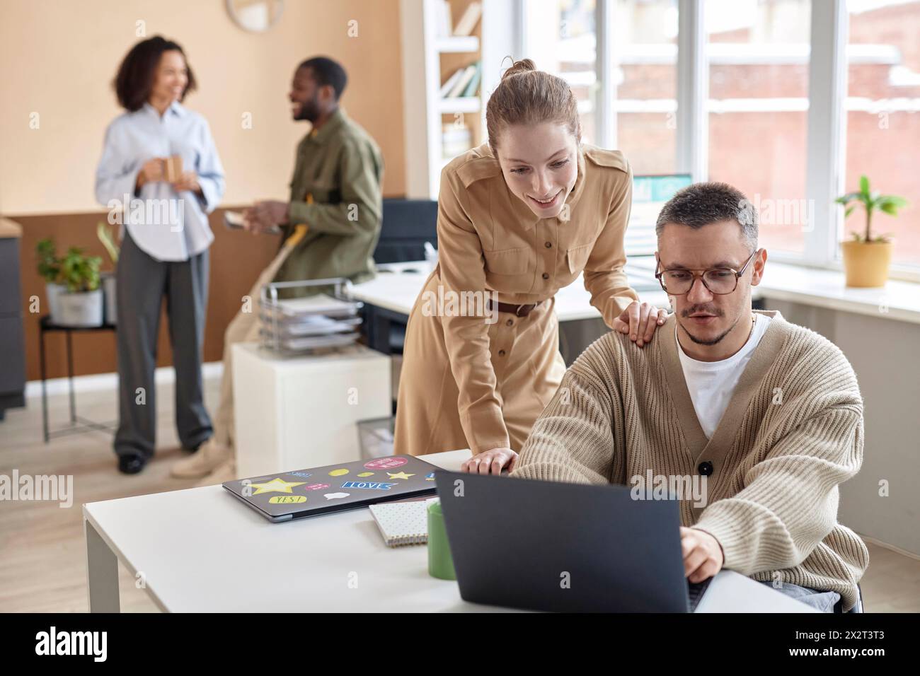 Helping colleague hi-res stock photography and images - Alamy