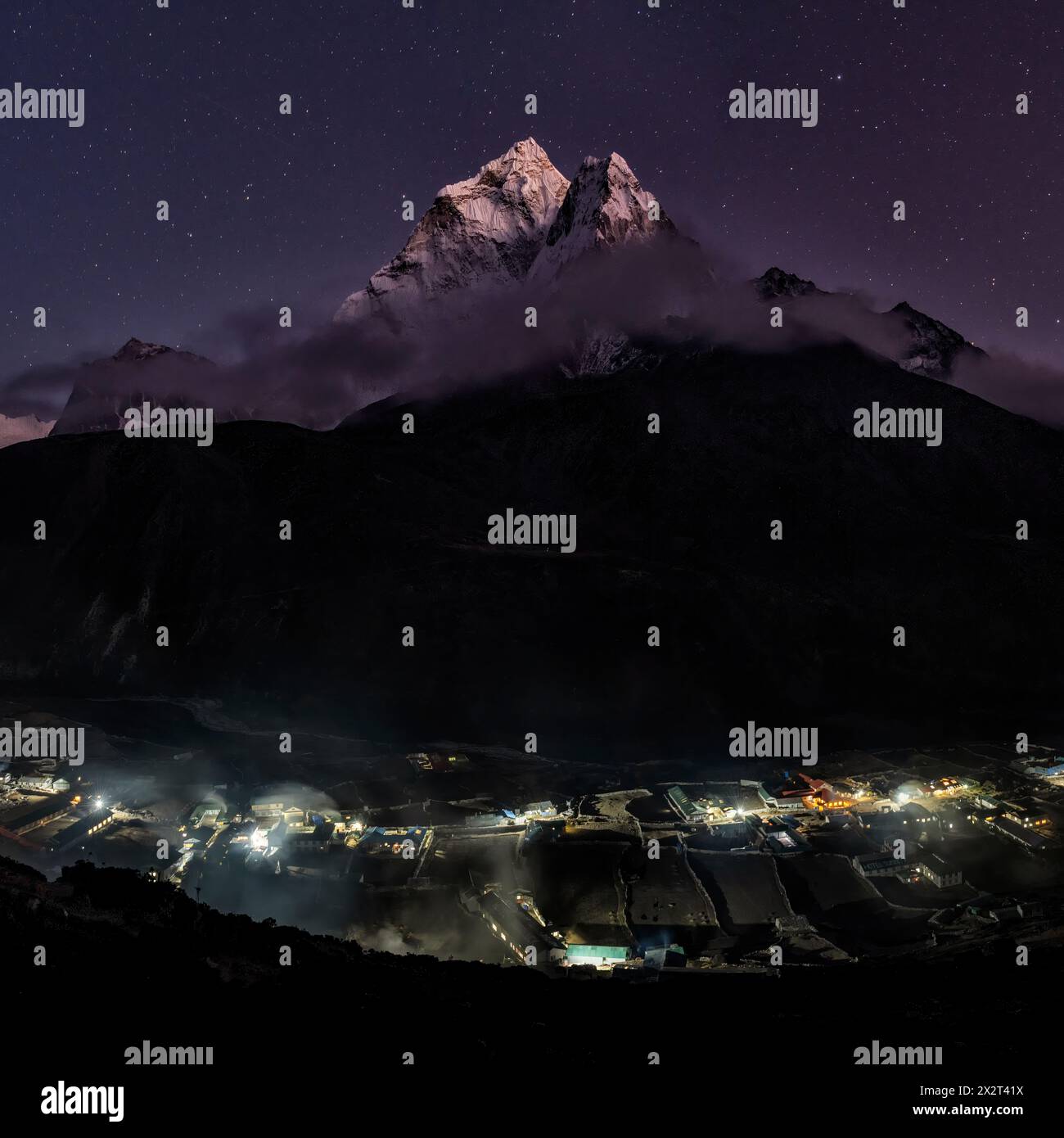 Light over himalayan mountains hi-res stock photography and images - Alamy