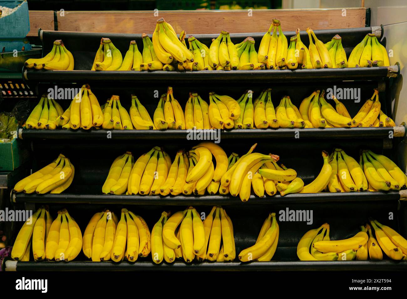 Bunch of bananas supermarket hi-res stock photography and images - Alamy