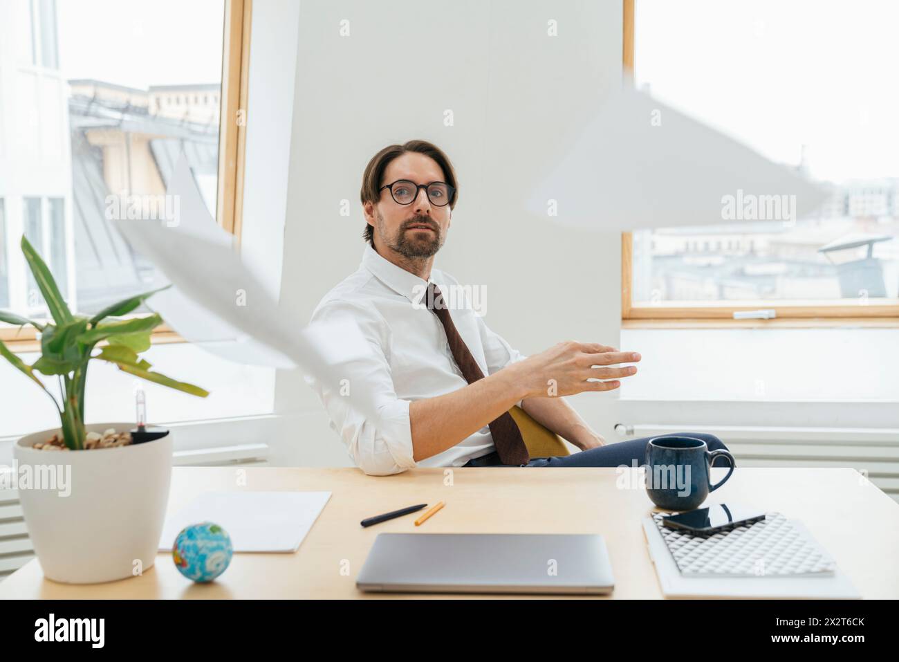 Throwing coffee hi-res stock photography and images - Alamy