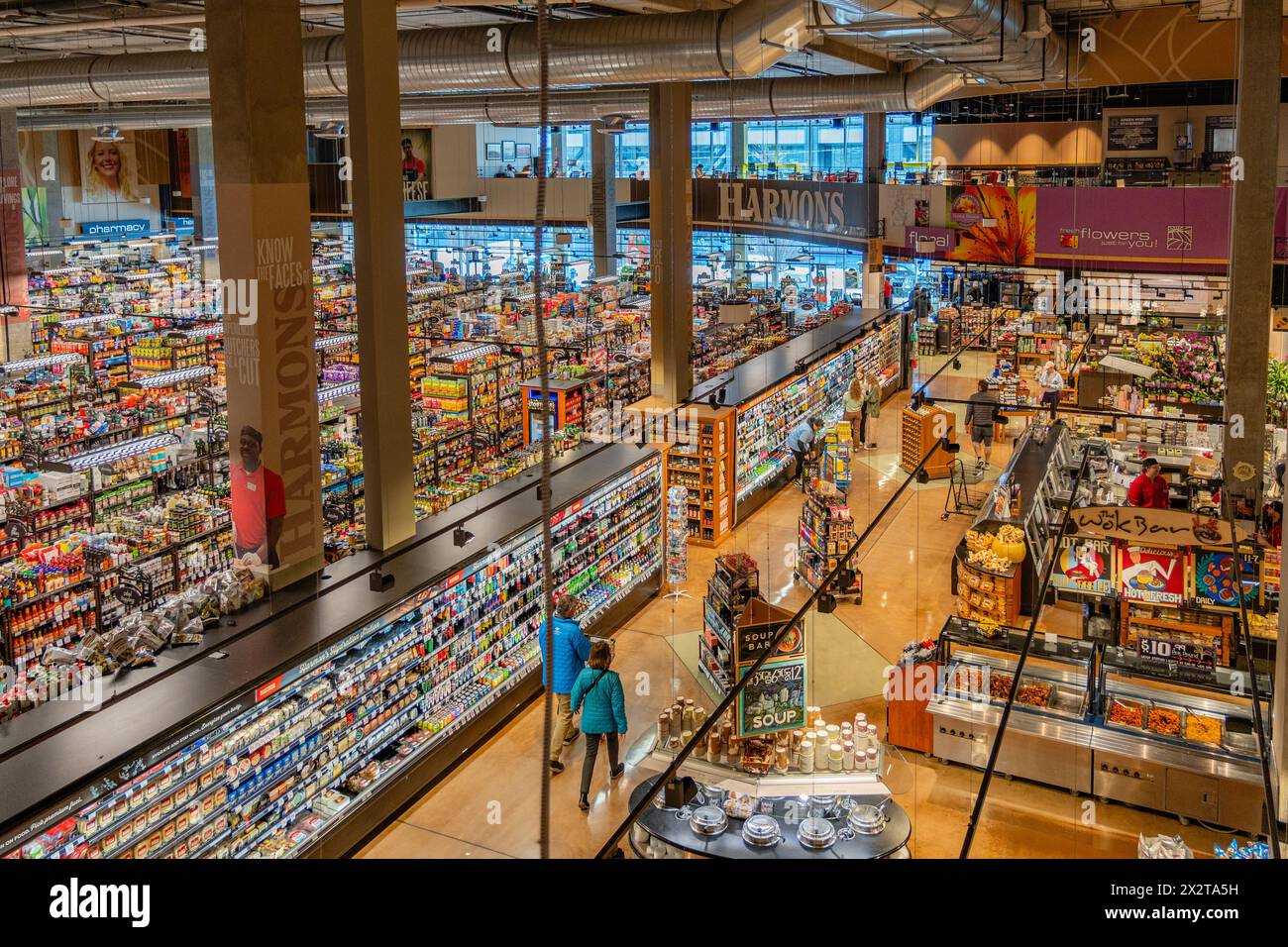 Grocery store shopping aisles hi-res stock photography and images - Alamy