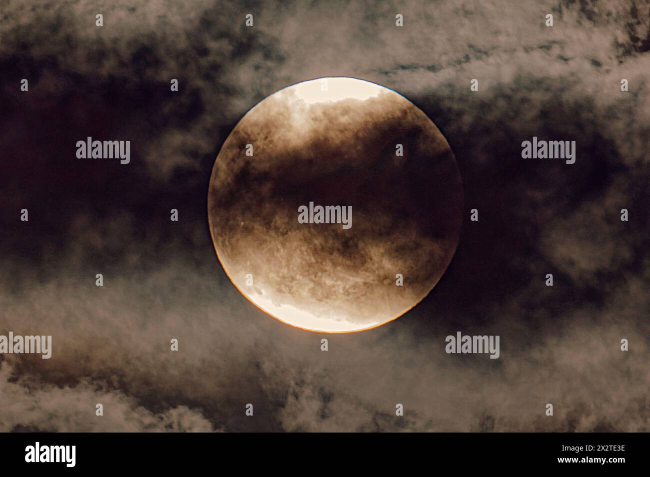 Glasgow, Scotland, UK. 23rd April, 2024: UK Weather: Full moon on a ...