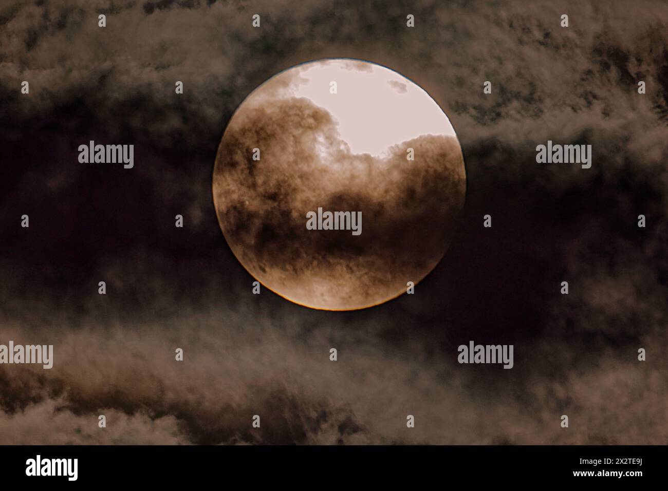 Glasgow, Scotland, UK. 23rd April, 2024: UK Weather: Full moon on a ...