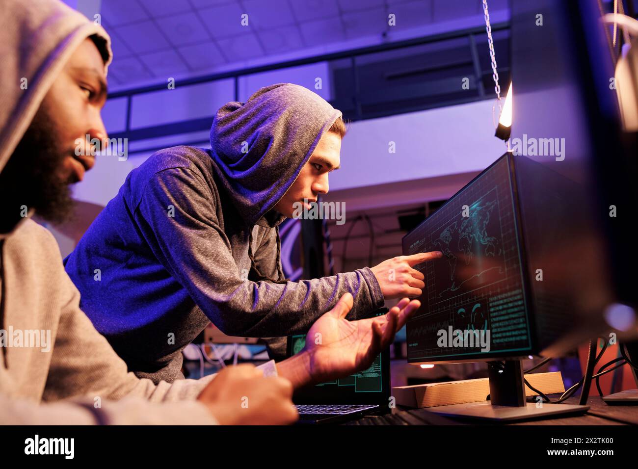 Hackers and map hi-res stock photography and images - Alamy