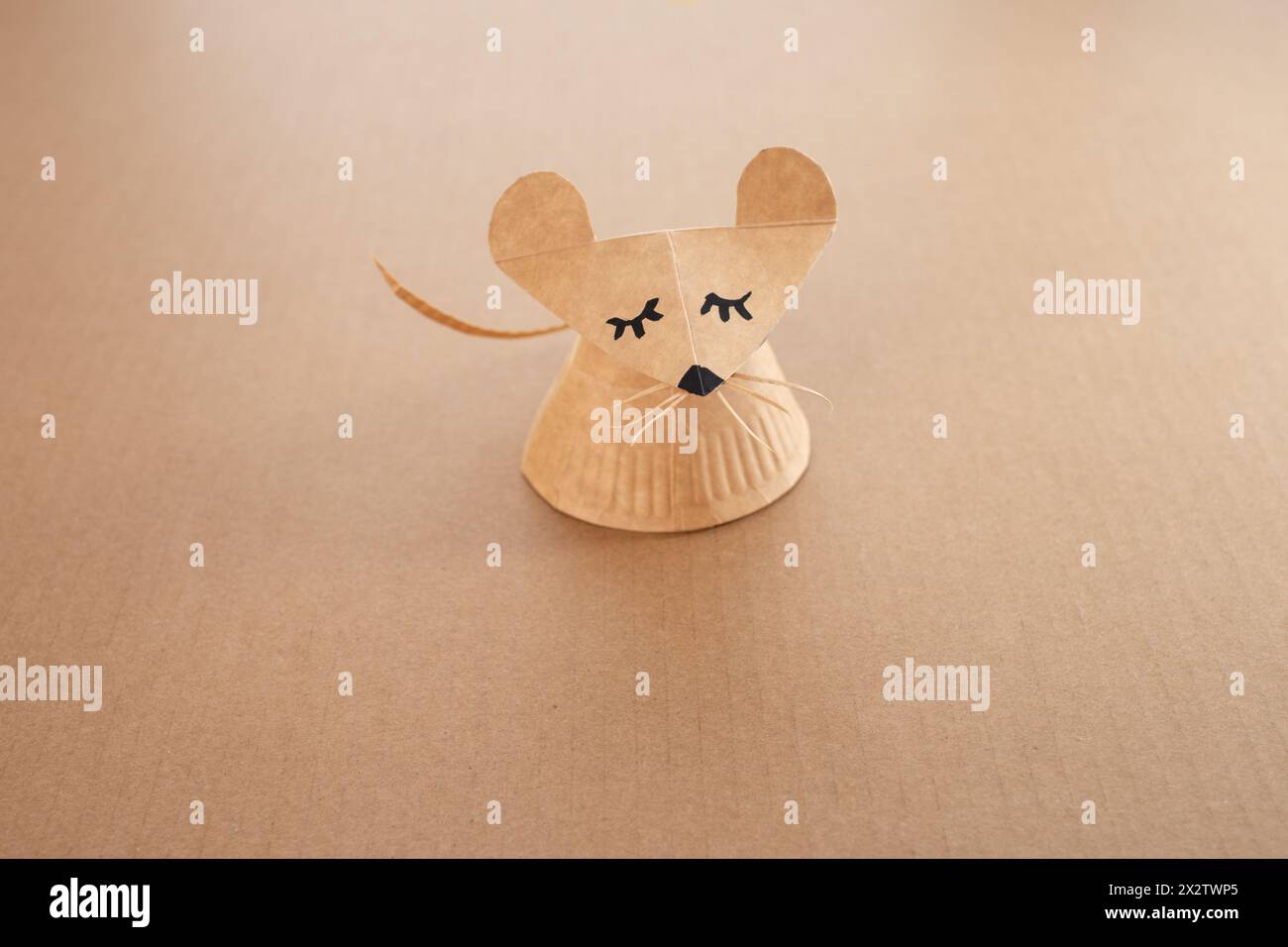 how to make a paper plate mouse craft Stock Photo - Alamy