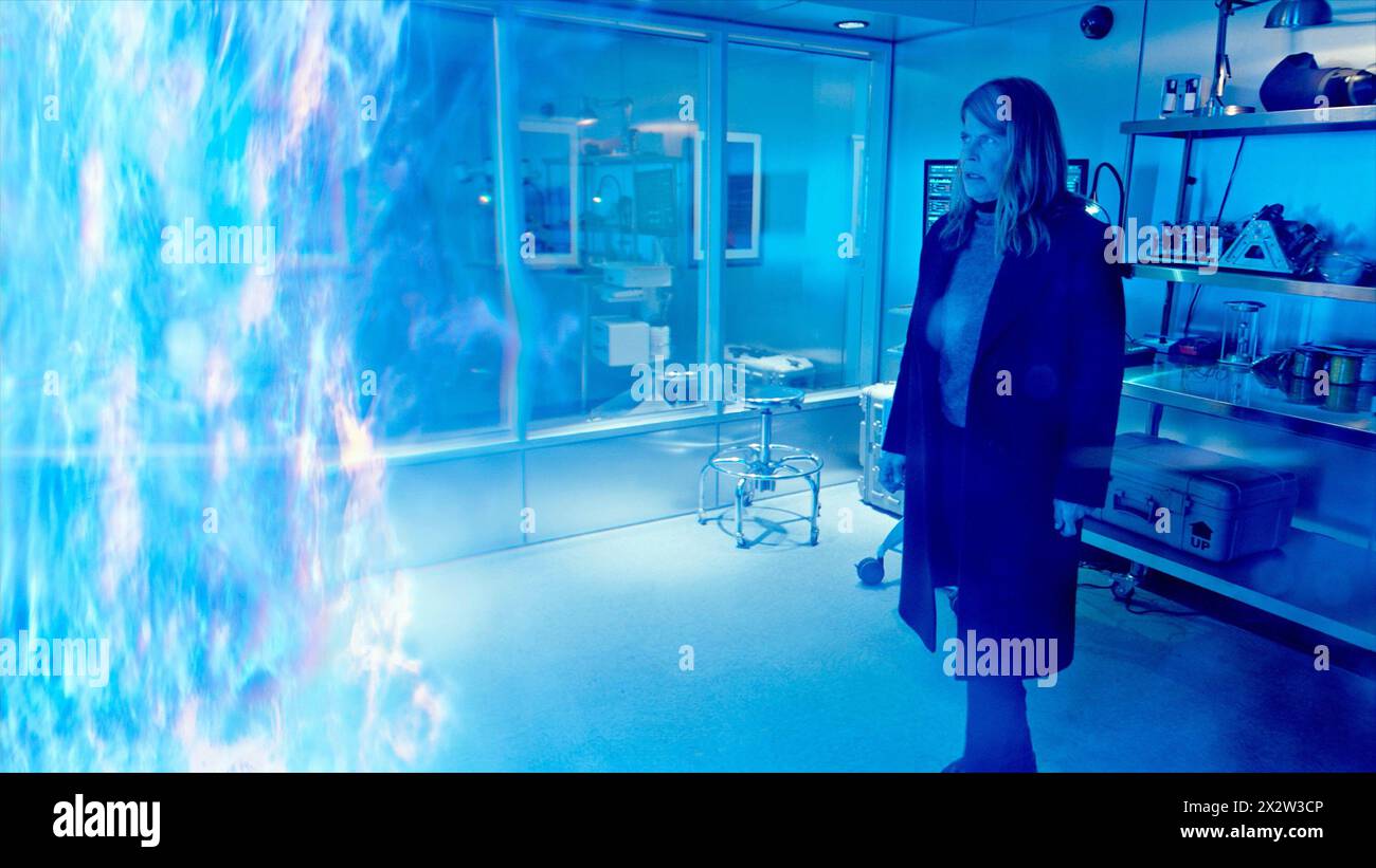 RESIDENT ALIEN, Linda Hamilton, Homecoming', (Season 3, ep. 308, aired ...