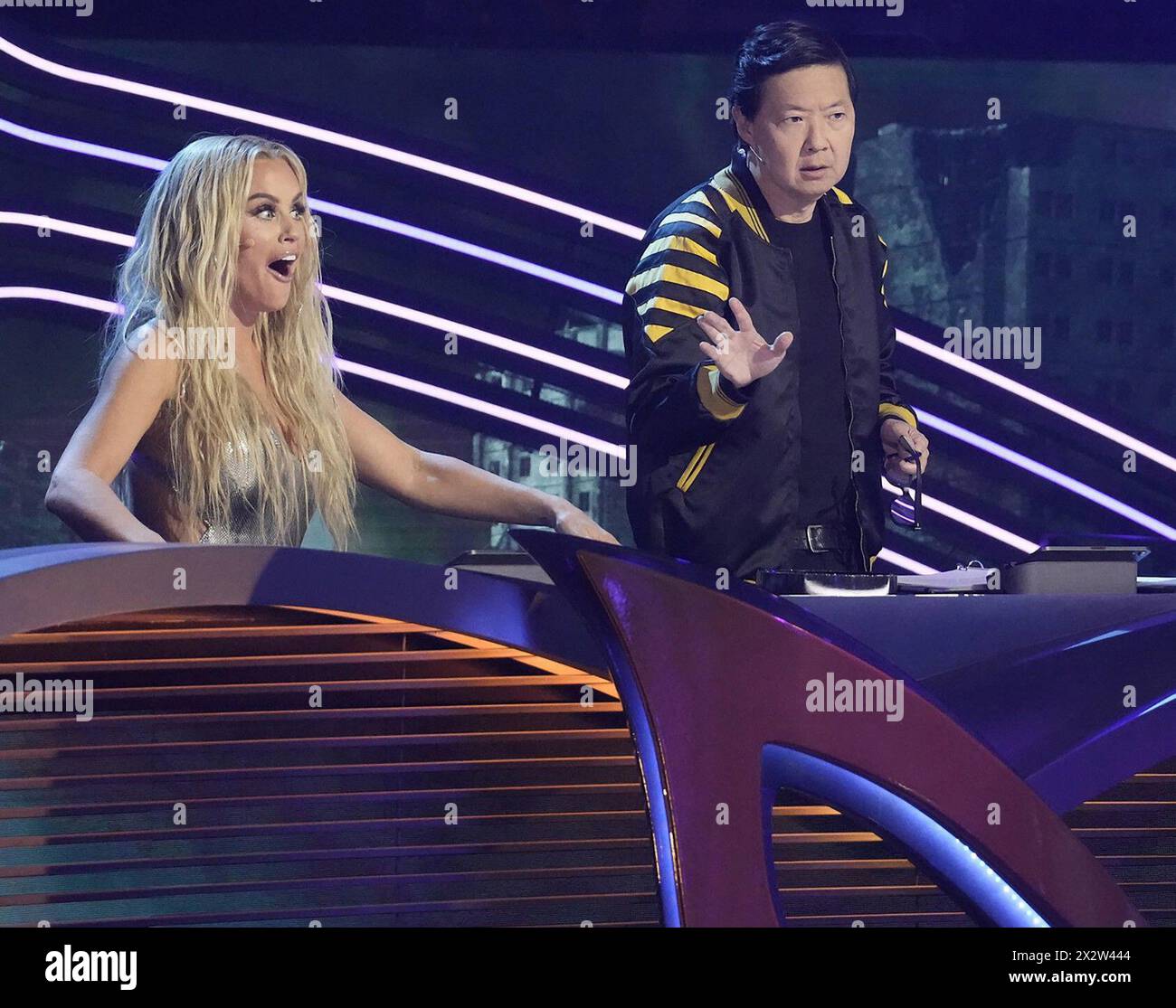 THE MASKED SINGER, from left: panelists Jenny McCarthy-Wahlberg, Ken ...